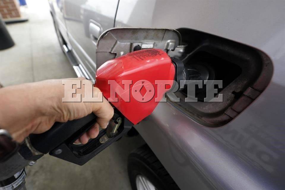 Esto cuesta llenar el tanque del auto en México y el mundo